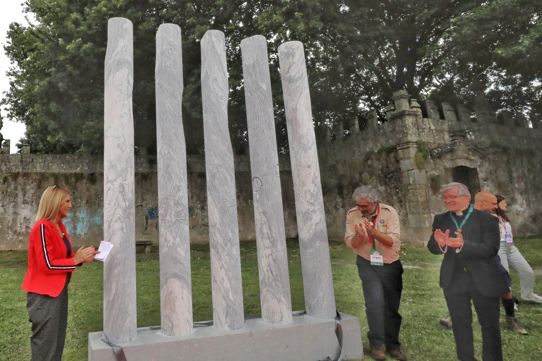 Escultura de Paulo Neves celebra os cem anos de história do CNE em Braga